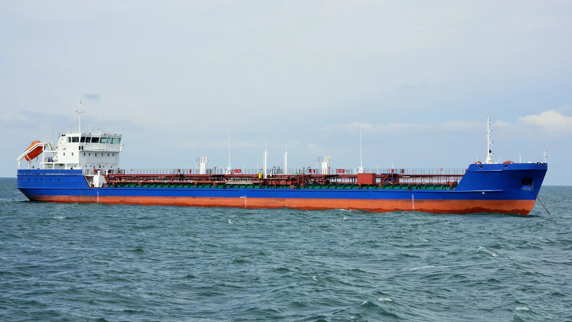 FOR SALE: 3,930 DWT Shallow Draft Twin-Screw Bunkering Tanker 2013 ...